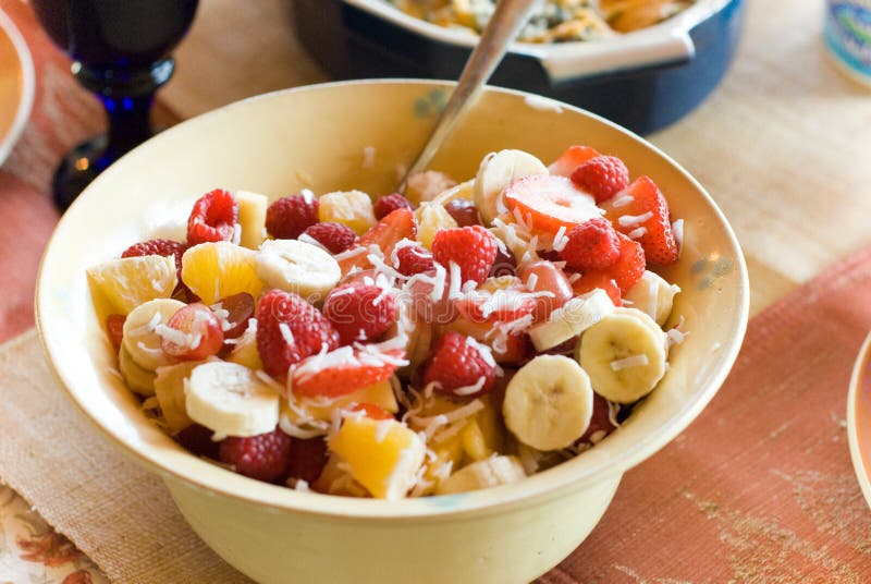 Bol de salade de fruits image stock. Image du homemade - 14613911