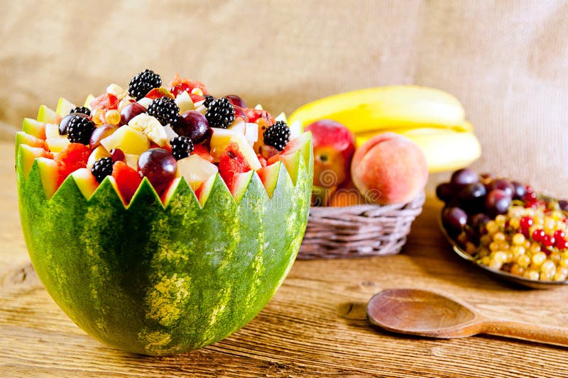 Bol De Salade De Fruits Tropicale Image stock - Image du tropicale ...