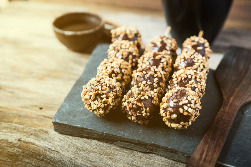 Bola Del Chocolate De Dango De La Comida Del Postre Foto de archivo ...