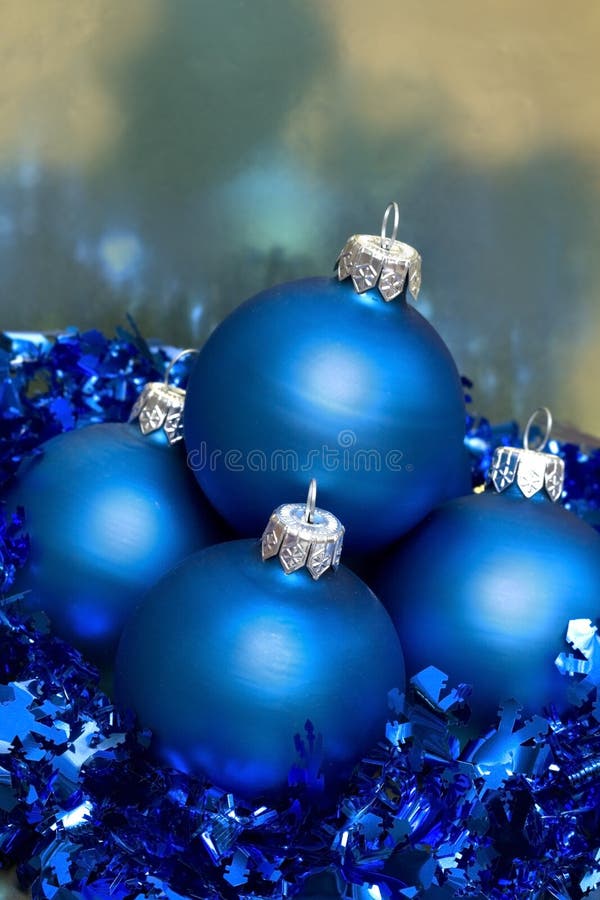 Hermosas Bolas De Navidad Azules Foto de archivo - Imagen de adorne ...