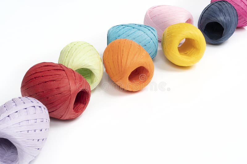 Bolas De La Rafia Coloreada Imagen de archivo - Imagen de travieso ...