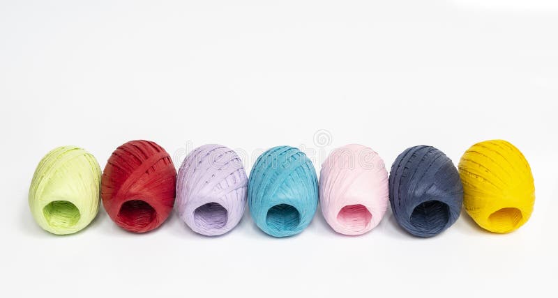 Bolas Coloreadas De La Rafia Imagen de archivo - Imagen de fibra ...