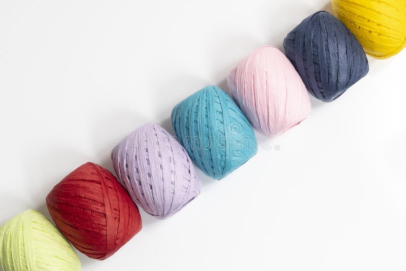 Bolas Coloreadas De La Rafia Imagen de archivo - Imagen de fibra ...