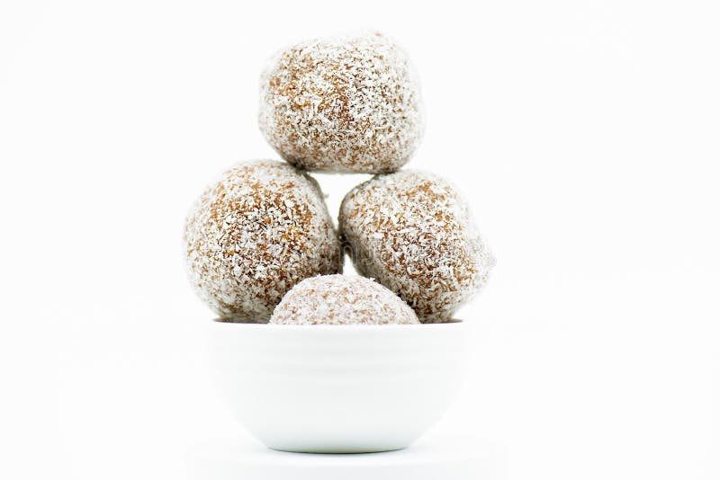 Bolas De Ron Cubiertas De Coco Deliciosas Foto de archivo - Imagen de ...