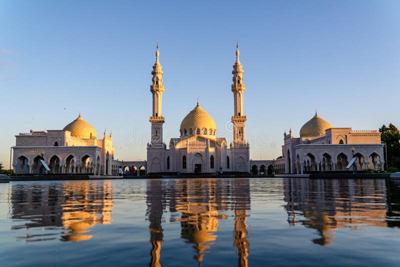 Bolgar, Russia - 08 11 2020: White Mosque and Fountain in Bolgar in ...