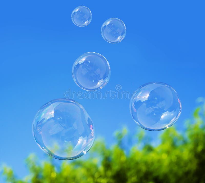 Bolla Di Sapone Nel Cielo Blu Immagine Stock - Immagine di acqua ...