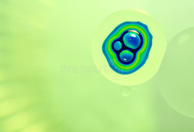 Bolle fotografia stock. Immagine di macro, liquido, forme - 7093428