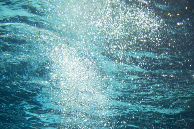 Bolle vaghe sotto acqua immagine stock. Immagine di spruzzata - 73085743