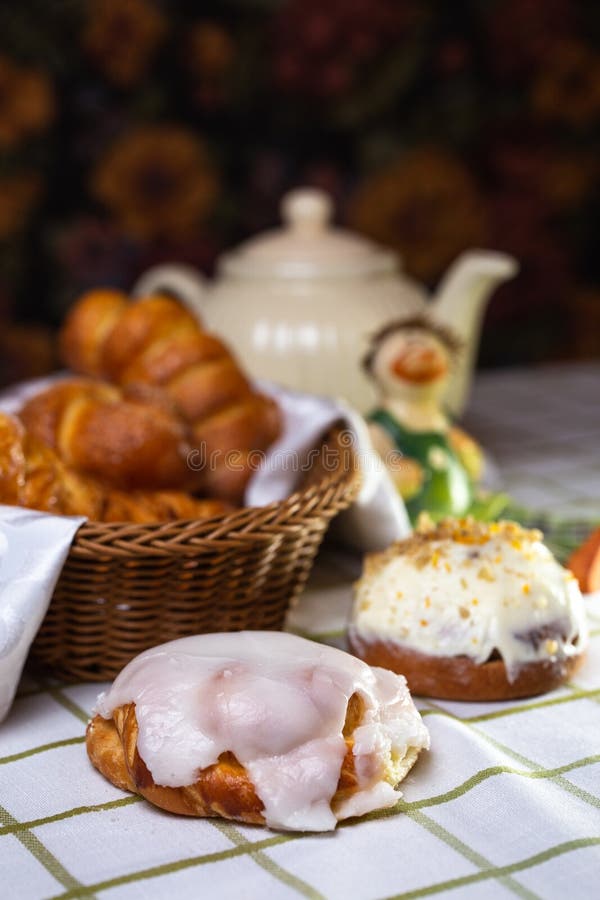 Bollo Casero Con Fondo Blanco Foto de archivo - Imagen de dulces, fondo ...