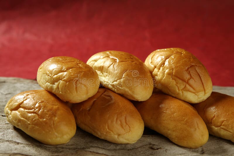 Bollo De Leche Poco Pan Empilado En Dos Filas Foto de archivo - Imagen ...