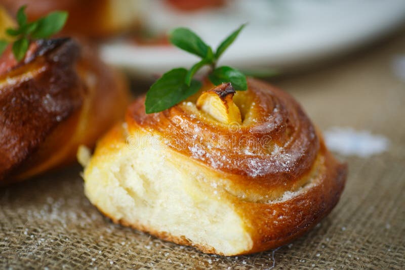 Pan dulce torcido foto de archivo. Imagen de hornada - 37278740