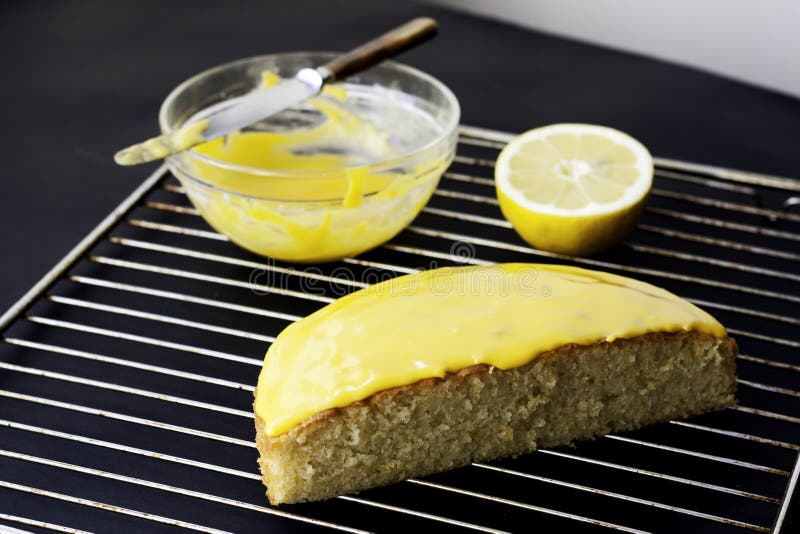 Bolo da lua imagem de stock. Imagem de fatia, bolo, receita - 41087491