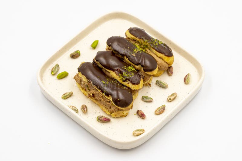 Bolo De Eclair De Chocolate. Bolo De Eclair De Pistachio E Chocolate ...