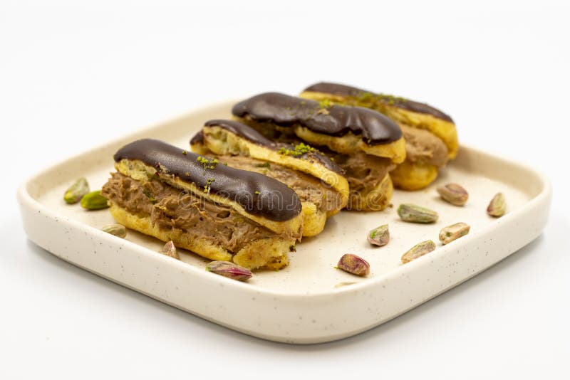 Bolo De Eclair De Chocolate. Bolo De Eclair De Pistachio E Chocolate ...