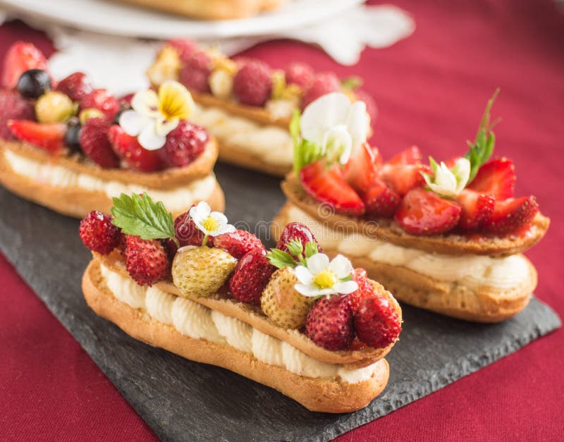 Eclair Excelente Da Sobremesa De Creme Foto de Stock - Imagem de ...