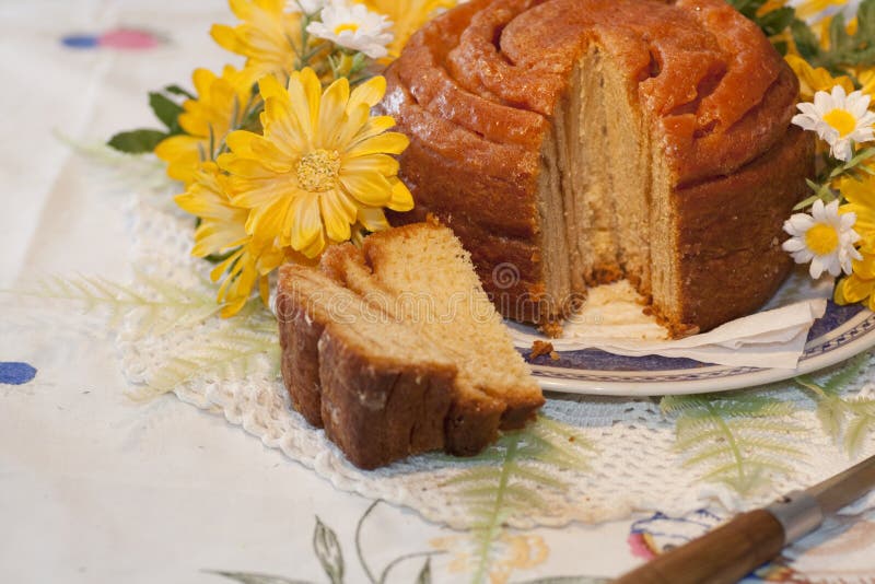 Bolo folar tradicional imagem de stock. Imagem de bolo - 105953111