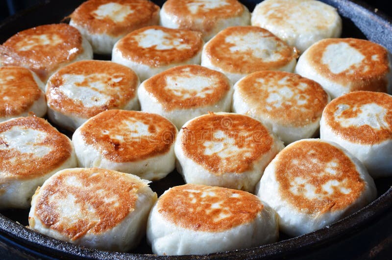 Bolo fritado chinês foto de stock. Imagem de alimento - 26026896