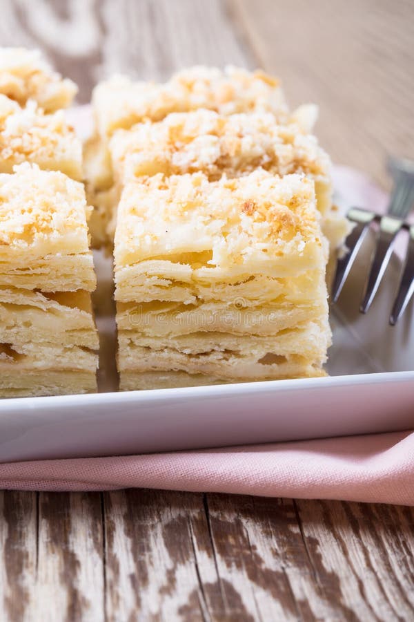 Bolo Napoleon, Torta De Creme Do Creme Da Massa Folhada Imagem de Stock ...