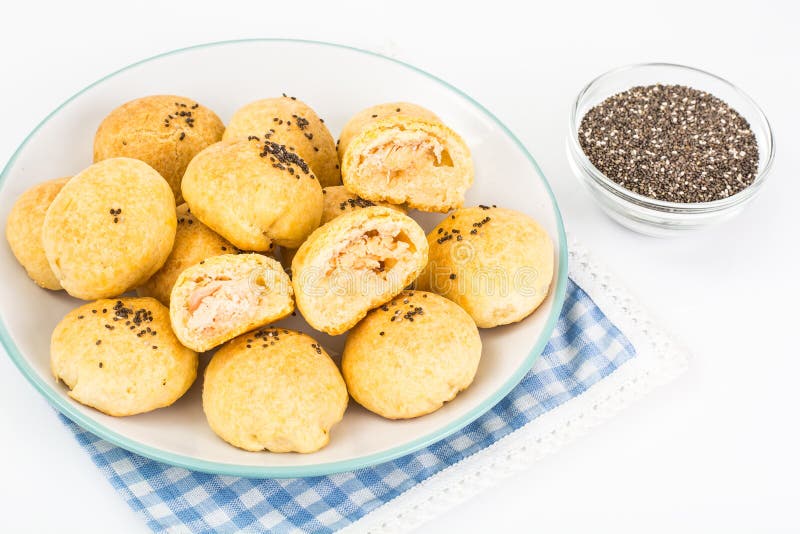 Bolos Pequenos Com Peixes E Sementes Do Chia Foto de Stock - Imagem de ...