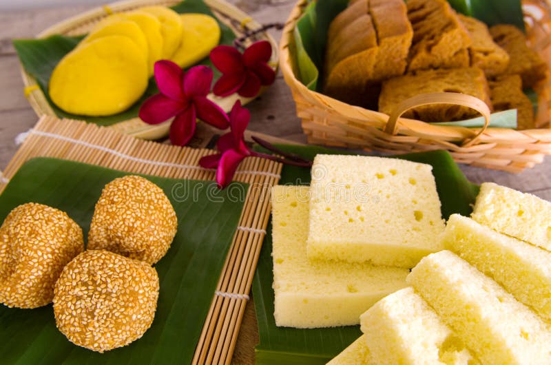 Bolos Sortidos E Desertos De Tradisional Malaysia Foto de Stock ...