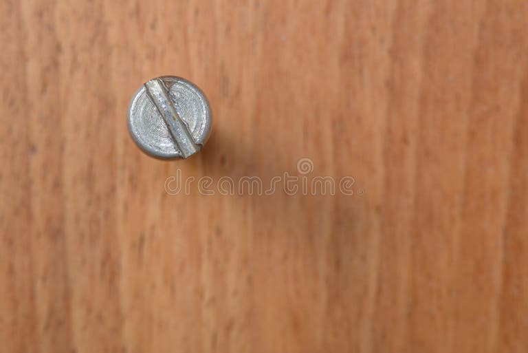 Bolzen auf Holz stockbild. Bild von rost, kopf, glänzend - 58908515
