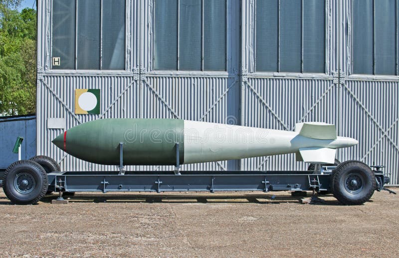 De Bommen van WO.II stock foto. Image of bommen, lifter - 4214742