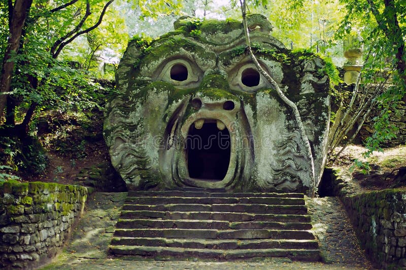 Statue D'ogre D'Orcus Dans Des Jardins De Bomarzo - Voyage Du Latium ...