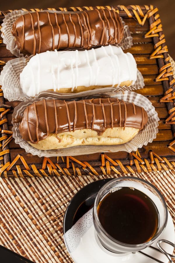 Bomba de chocolate. stock photo. Image of sauce, dessert - 33189472