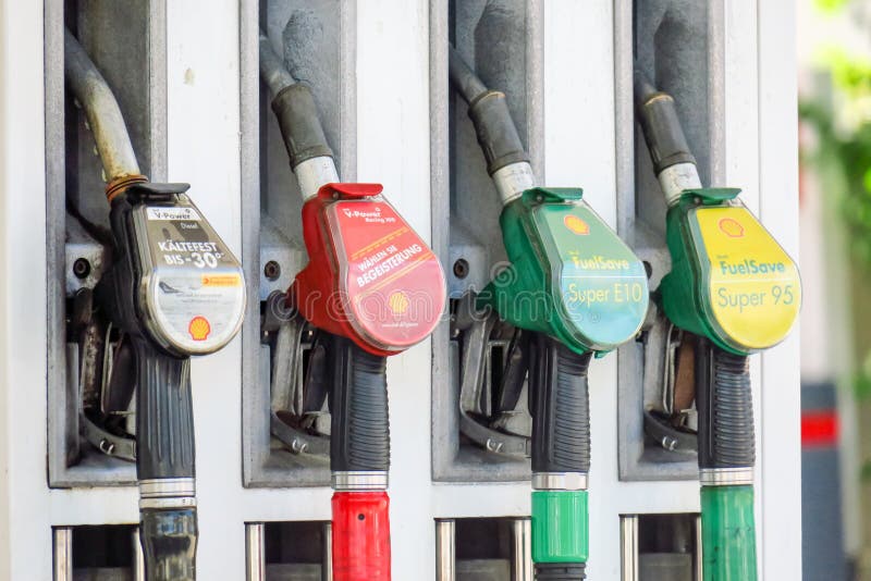 Bomba de gasolina de Shell fotografía editorial. Imagen de nadie - 57498472