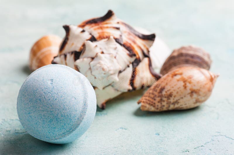 Bomba E Conchas Do Mar Do Banho Imagem de Stock - Imagem de turismo ...