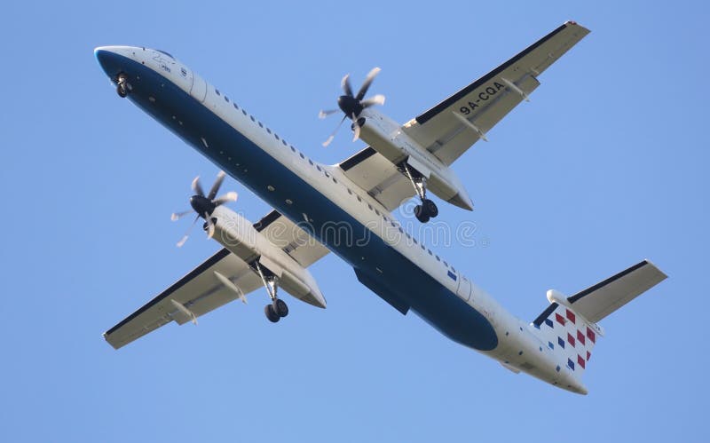 Bombardier DH8D photo stock éditorial. Image du jetliner - 102486018