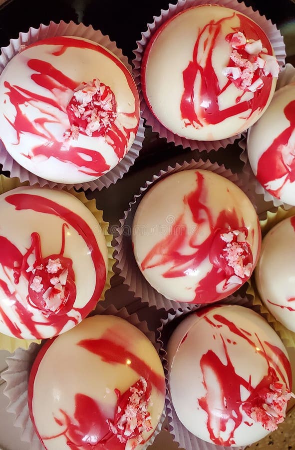 Las Bombas De Cacao Son Conchas De Chocolate Negro Rellenas De Cacao En ...