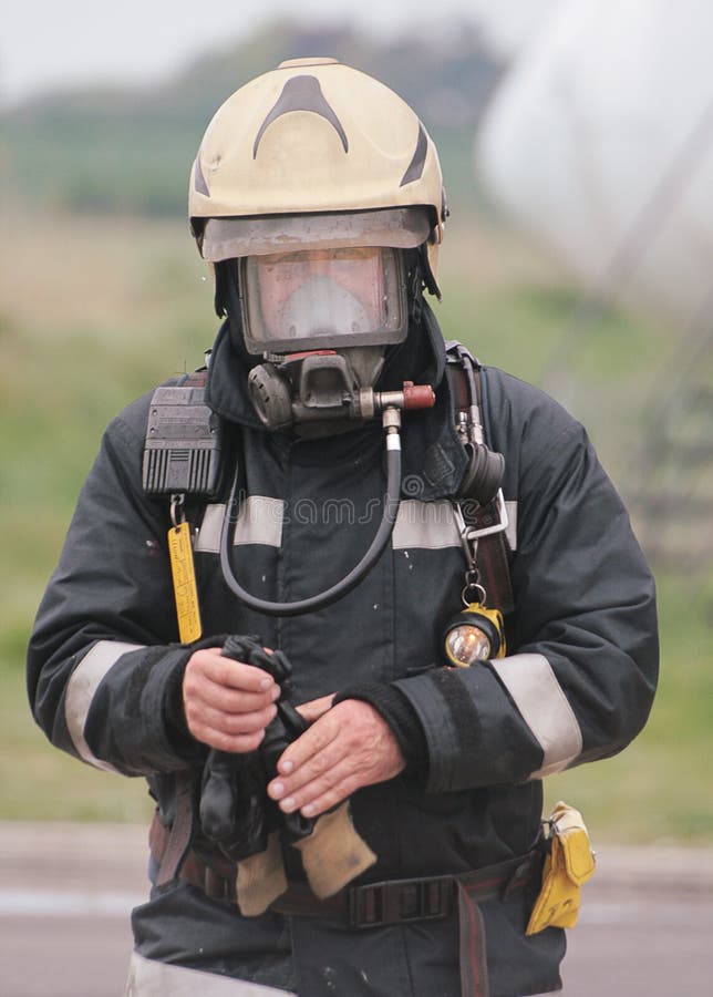 Bombero imagen editorial. Imagen de bombero, riesgo, equipo - 46796975