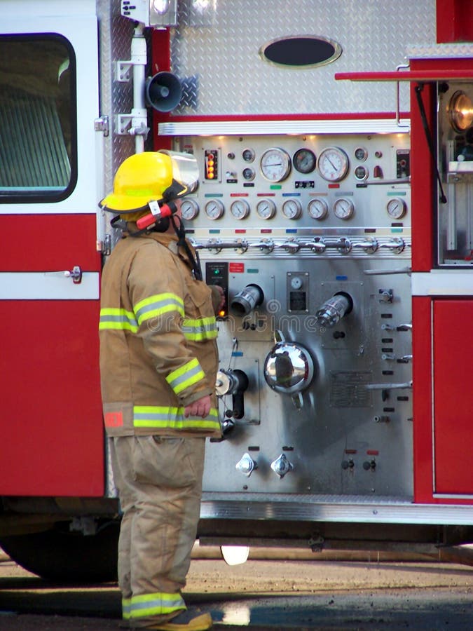 Bombero imagen de archivo. Imagen de bombero, hombre, casco - 87591