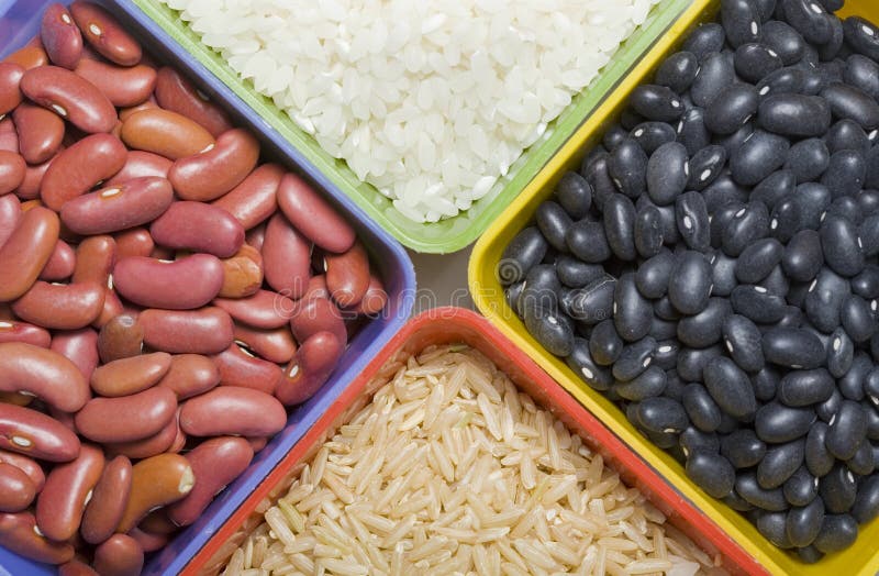 Droge rijst en bonen. stock afbeelding. Image of bonen - 12880689