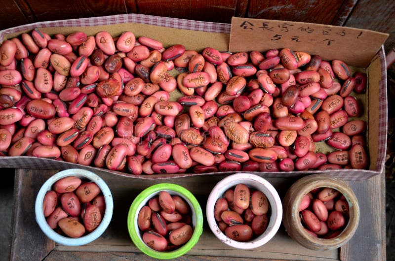 Bonen Met Leuke Engelse En Chinese Berichten Stock Afbeelding - Image ...