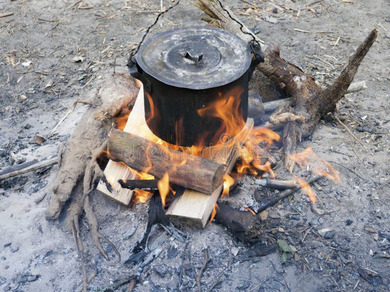 Bonfire cooking stock photo. Image of boiler, travel - 32877362