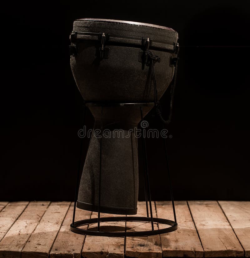 Bongo Musical Del Tambor Del Instrumento De Percusión Foto de archivo ...