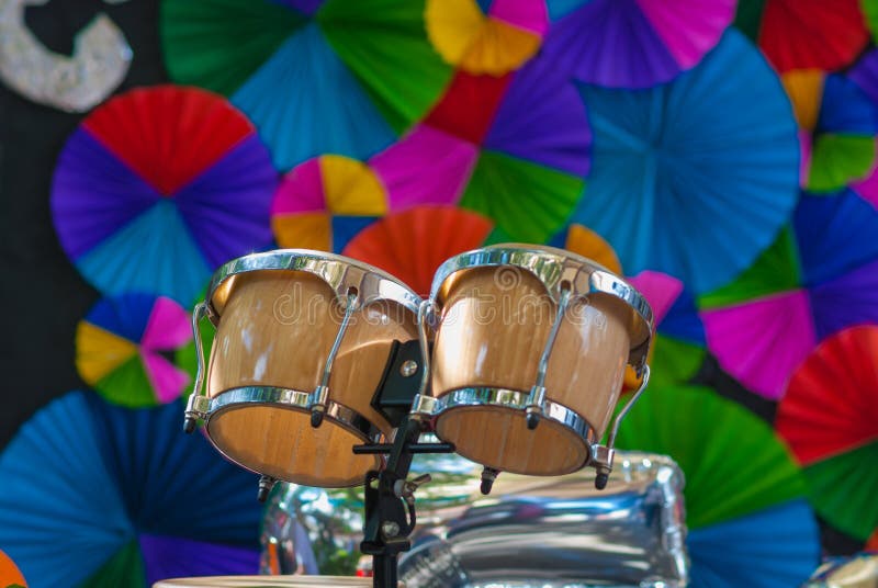 Bongos, tambor de bongo foto de archivo. Imagen de musical - 58502116