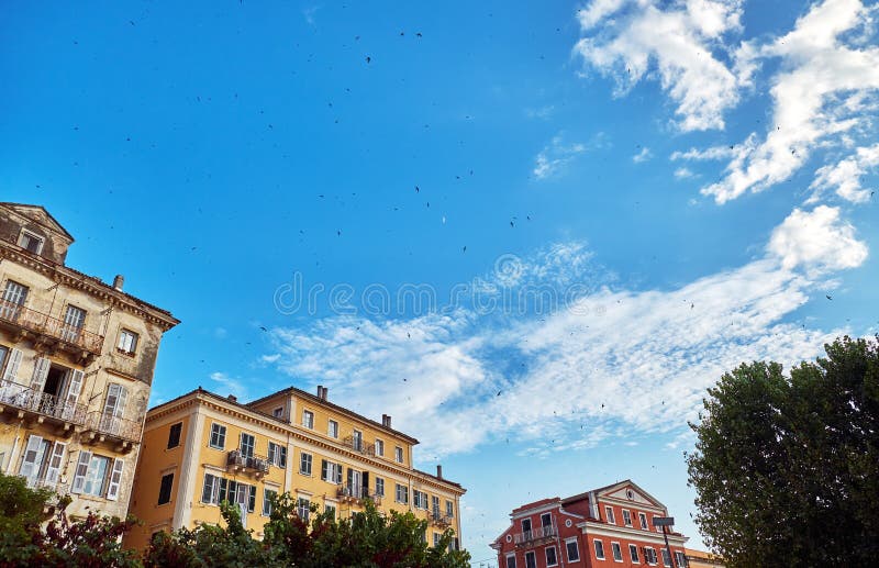 Bonitos Edificios Antiguos De Corfu Imagen de archivo - Imagen de ...