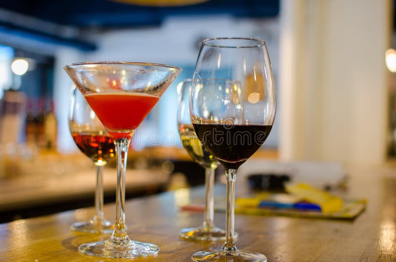 Bonnes Boissons De Restaurant Photo stock - Image du couleurs, beauté ...