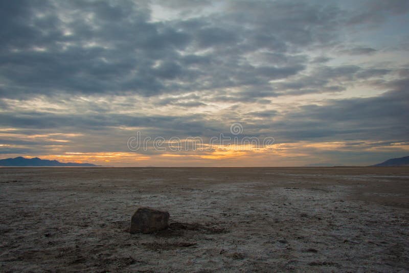 Bonneville Salt Flats Sunset Stock Photo - Image of dusk, dawn: 190728110