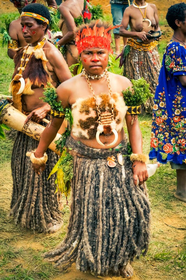 Bontkostuums in Papoea-Nieuw-Guinea Redactionele Afbeelding - Image of ...