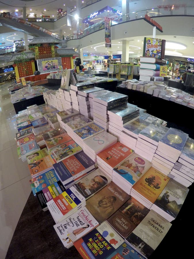 Book bazaar editorial stock image. Image of center, book - 69411734