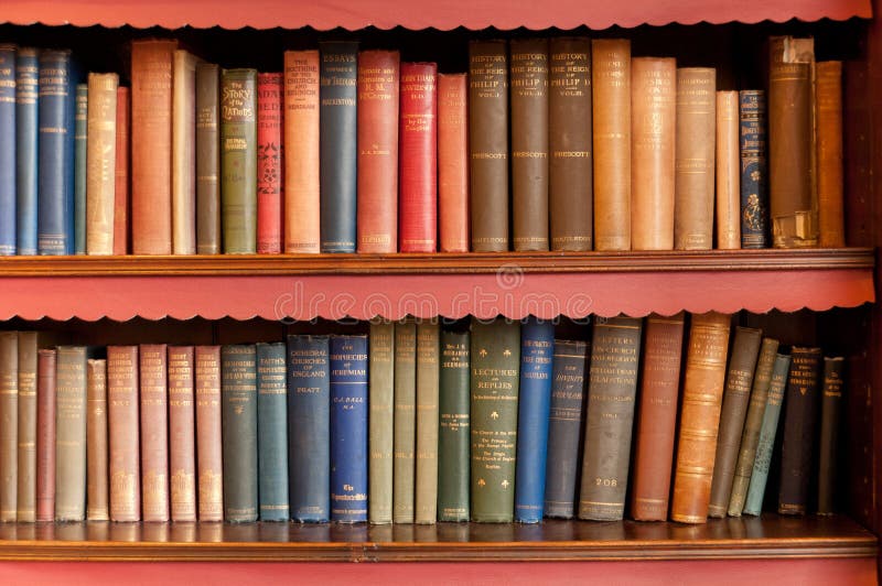 Historiska Gamla Böcker I Ett Gammalt Bibliotek Fotografering för ...