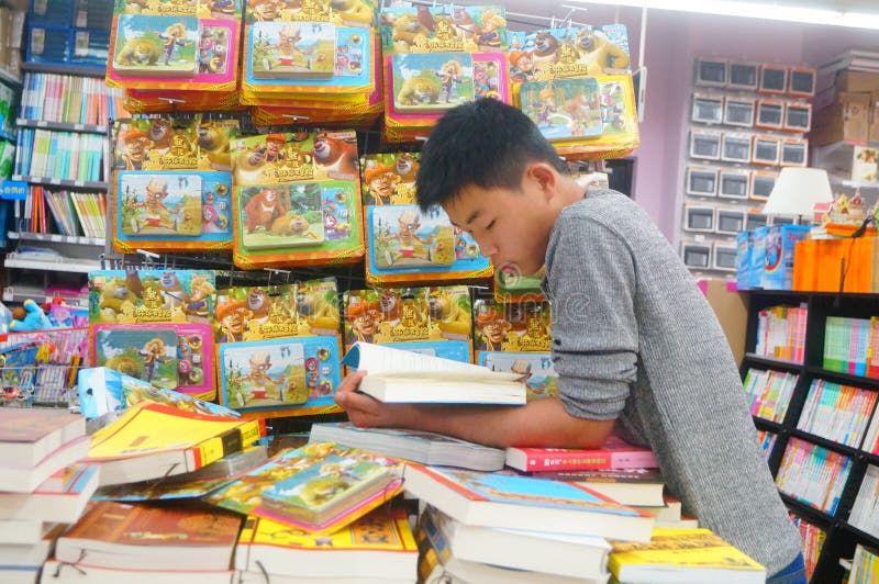 Shenzhen, China: Bookstore, People are Reading Editorial Photography ...