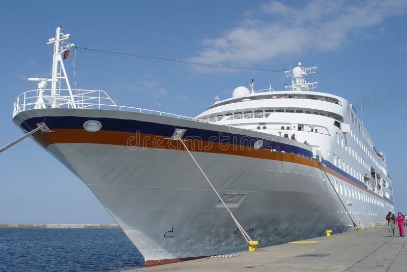 Cruiseschip 2 stock foto. Image of elegant, pret, schip - 5043562