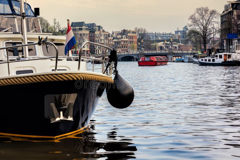 Boot in Amsterdam redaktionelles stockfotografie. Bild von kultur ...