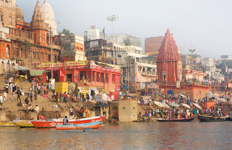 Varanasi Indien redaktionelles foto. Bild von boot, leben - 29727096