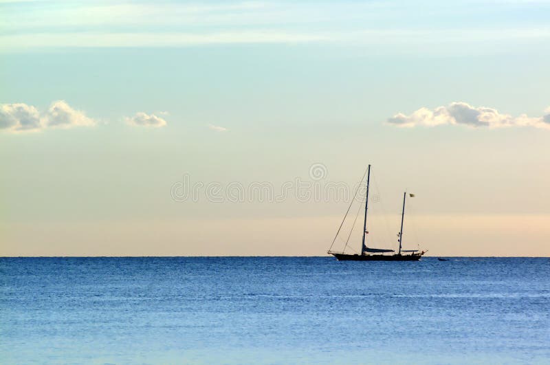 Boot auf dem Meer stockfoto. Bild von segelboot, transport - 1360396